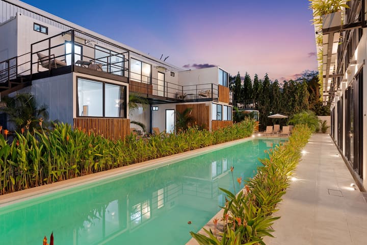 Luxe Container Retreat With Pool - Playa Langosta