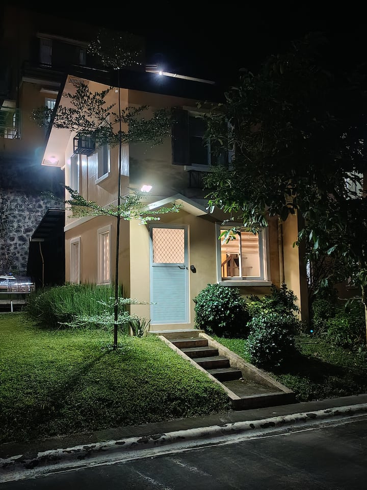 Niana's Place|2br W/ Garden, Netflix,solar Powered - Legazpi City