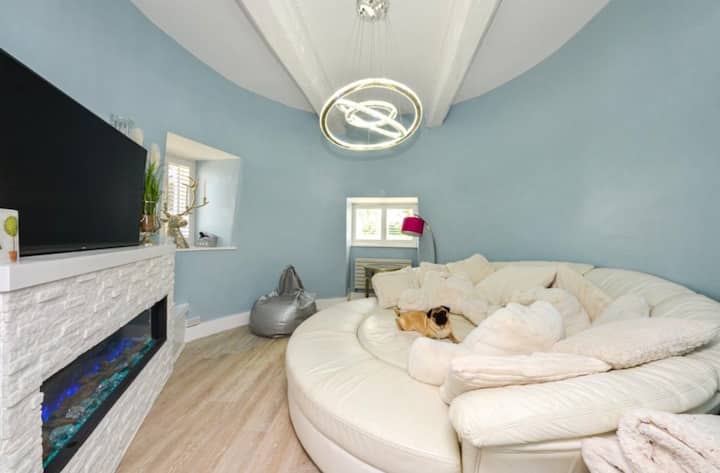 Coastal Mill, Stunning Sea Views - Llandudno