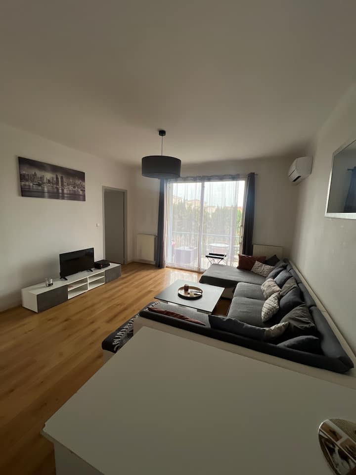 Appt 2 Chambres + Terrasse - Proche Grand Buffet - Narbonne