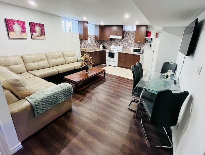 Spacious 2 Bedrooms + Den Legal Basement Apartment - Brampton