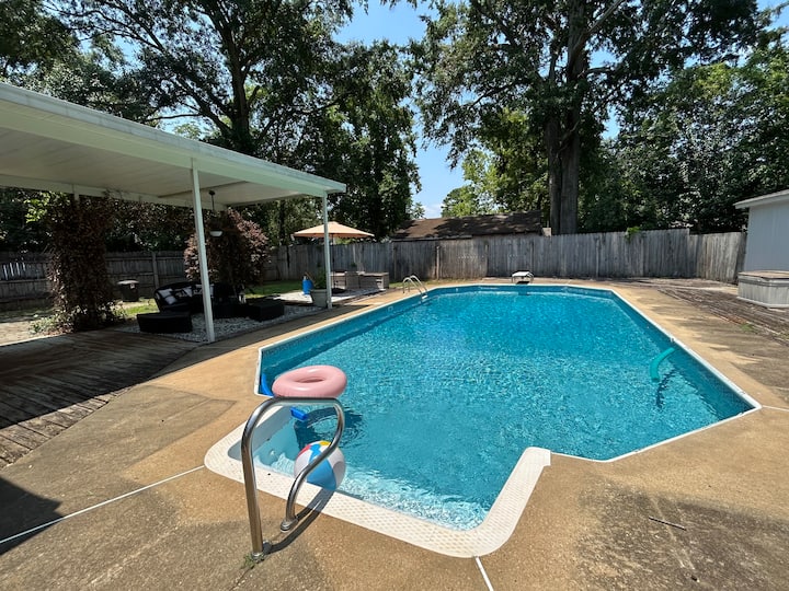 5 Bedroom, King Bed, Movie Room + Pool - Montgomery, AL