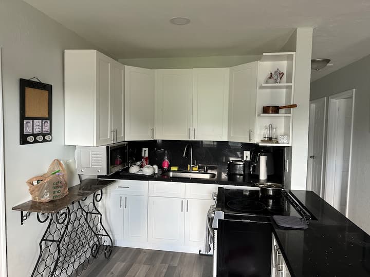 Cozy Room In Cute Beach Cottage! - Deerfield Beach, FL