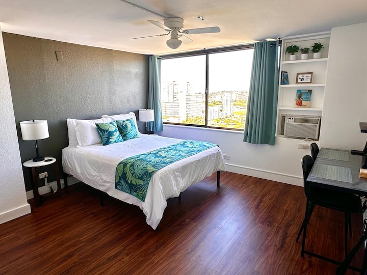 A - Sunny Ocean View Studio With Kitchenette - O‘ahu, HI