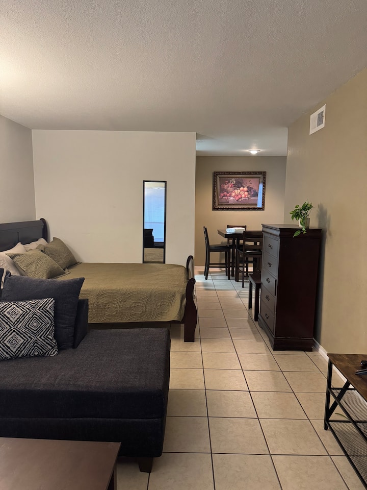 Centrally Located Near Inner Loop C - 