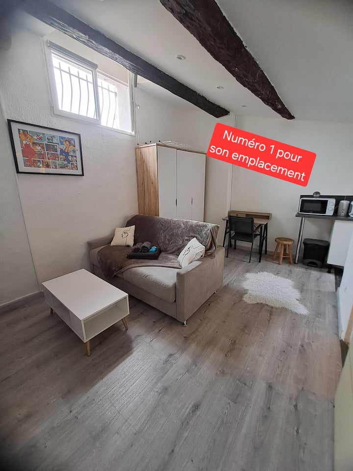 Studio Climatisé Centre
Proche Arsenal Gare  Port. - Tolone