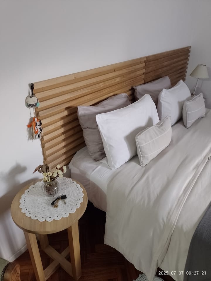 Tranquilo Y Luminoso Estudio En El Centro Porteño - Rivadavia