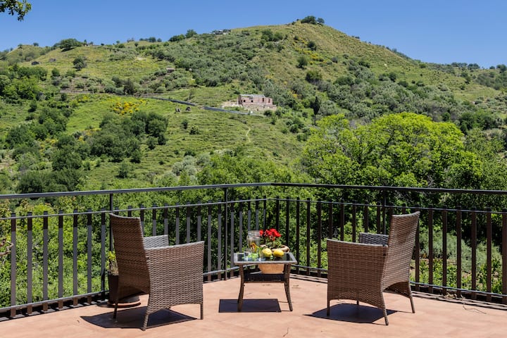 Flat With Covered Patio & Shaded Oak Terrace - Linguaglossa