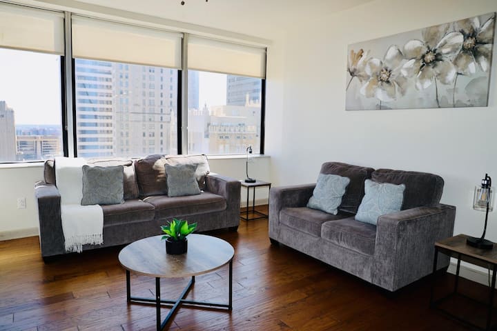 Modern 1br | City View | Parking Included - Dallas