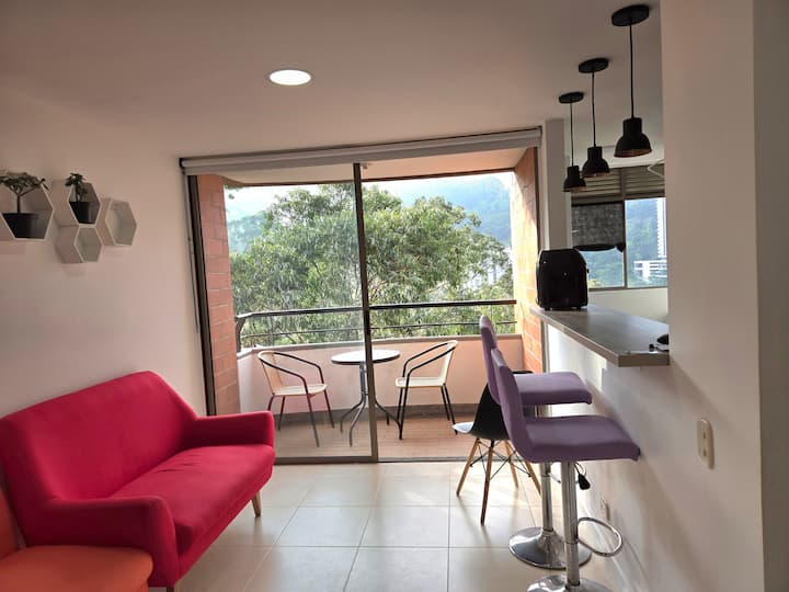 Ambiente Familiar Con Facilidad De Transporte - Medellín