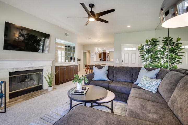 Patio + Pool Access: Stunning Palm Desert Townhome - Palm Desert, CA