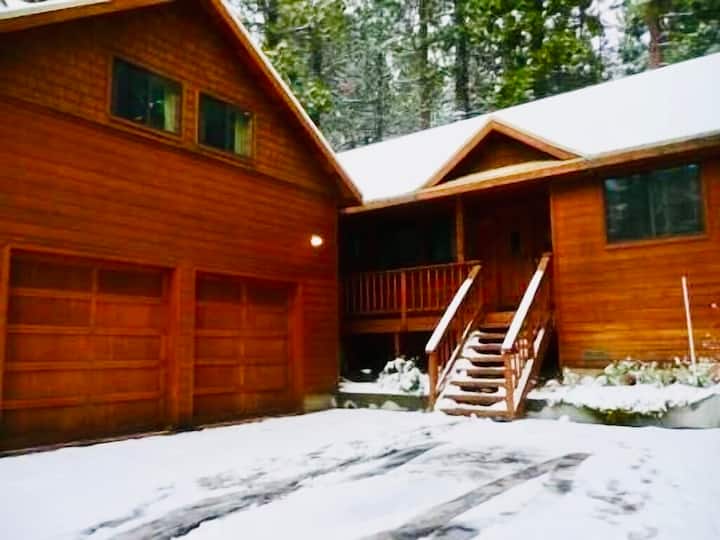 Cozy Cabin! Relaxing Hot Tub And Pool Table Fun - Truckee, CA