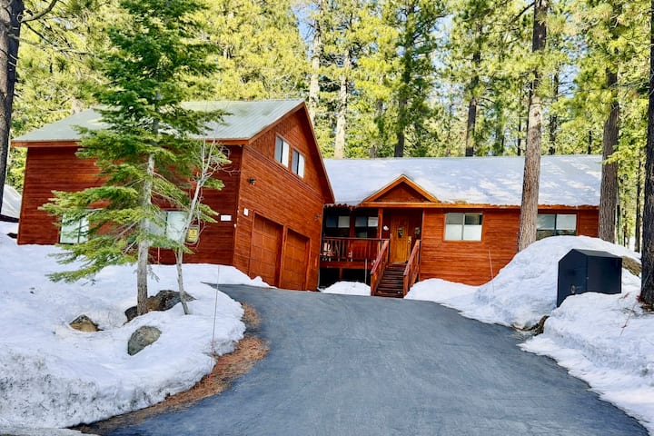 Cozy Cabin! Relaxing Hot Tub And Pool Table Fun - Donner Lake, CA