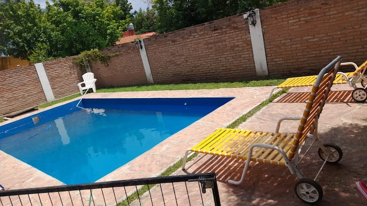 Casita A Cuadras De La Plaza - Merlo