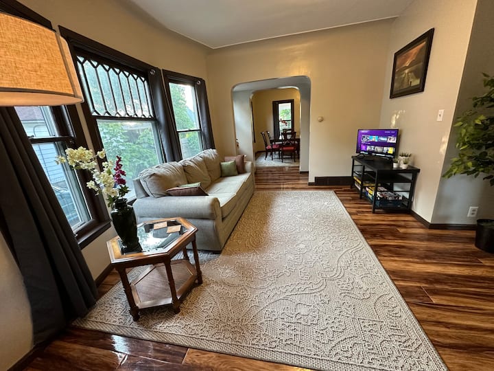 Exclusive Bedroom With Private Bathroom Ne Corner - Grand Rapids, MI