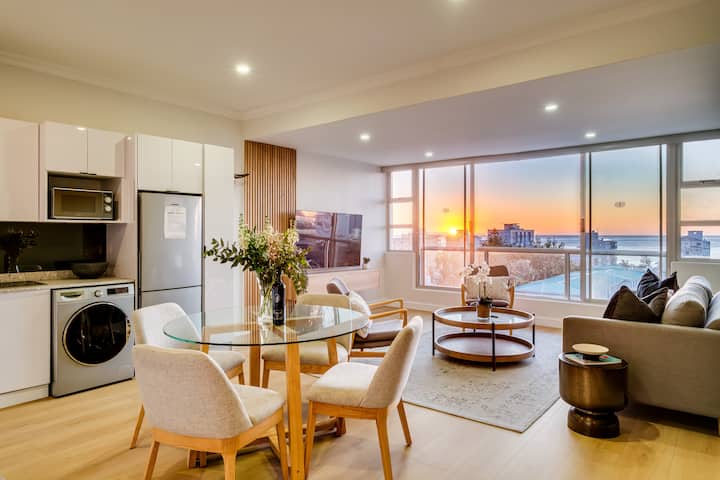 Chic Ocean Facing Penthouse Full Power Backup - Cape Town