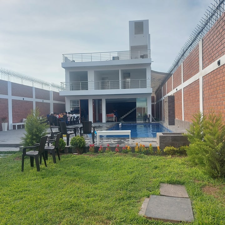 Amplia Casa En Ancon - Santa Rosa