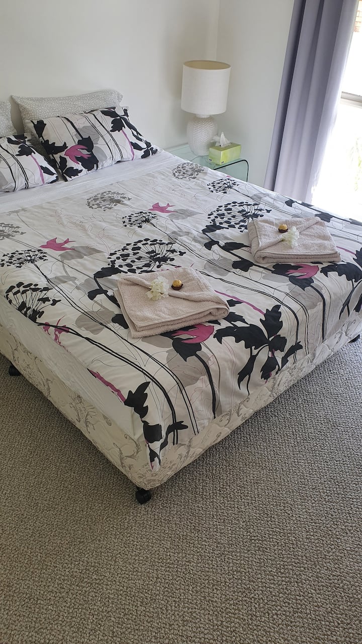 Comfortable And Relaxed; Mid-gold Coast/brisbane - Logan City
