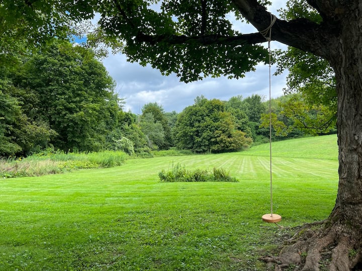 Charming & Bright Berkshires Field House - Pittsfield, MA