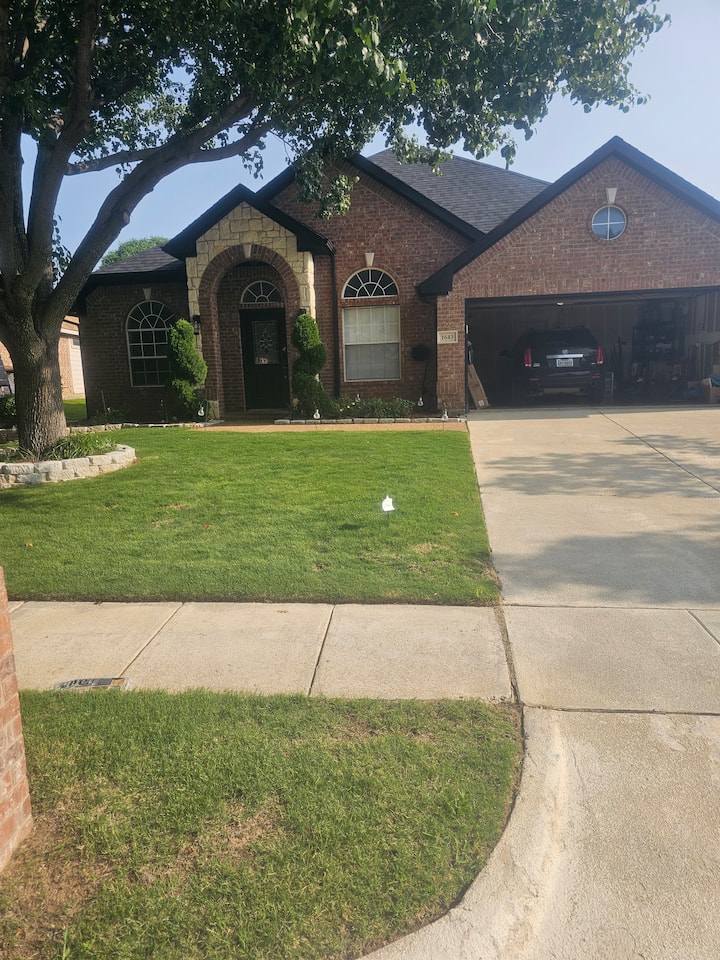 Fifa 2026 Headquarters:  Modern Suburban Retreat - Denton, TX