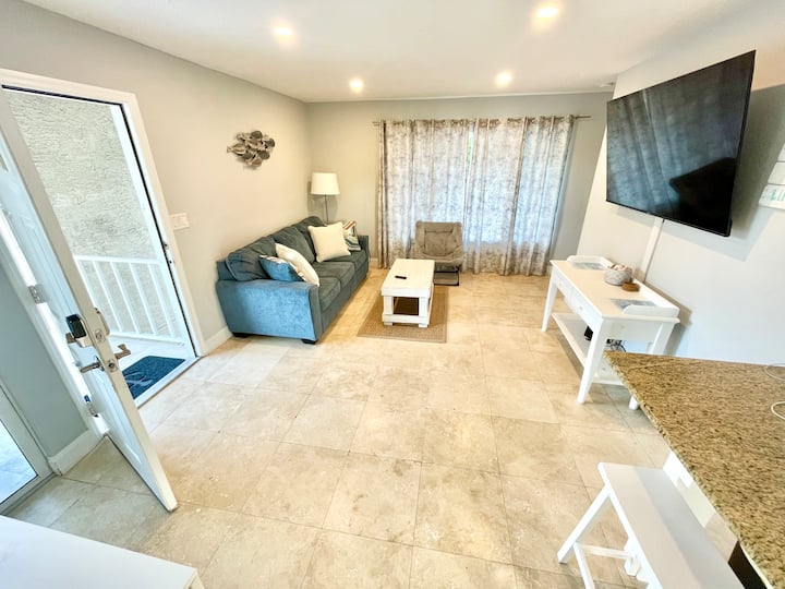 Beautiful 2br Condo Minutes To Gulf - Siesta Key, FL