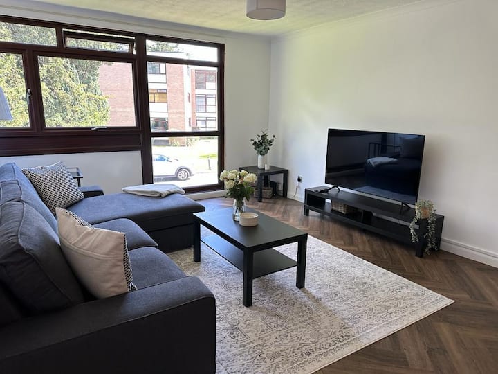 Flat In Surrey - Woking