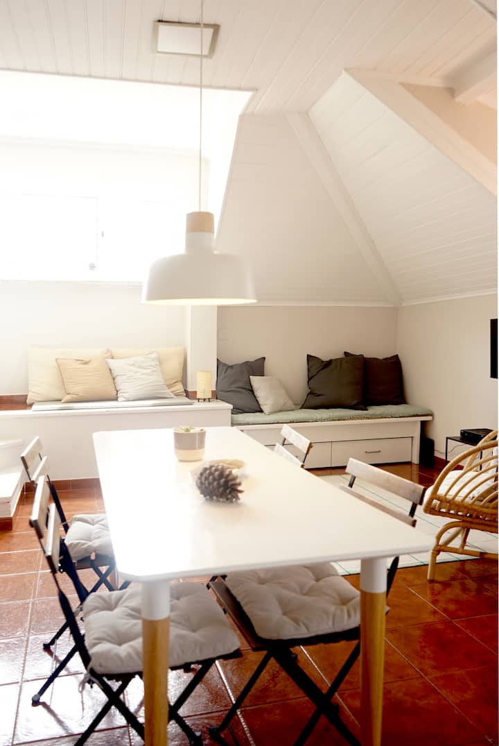 Old Town Apt With Ocean Views - Sesimbra
