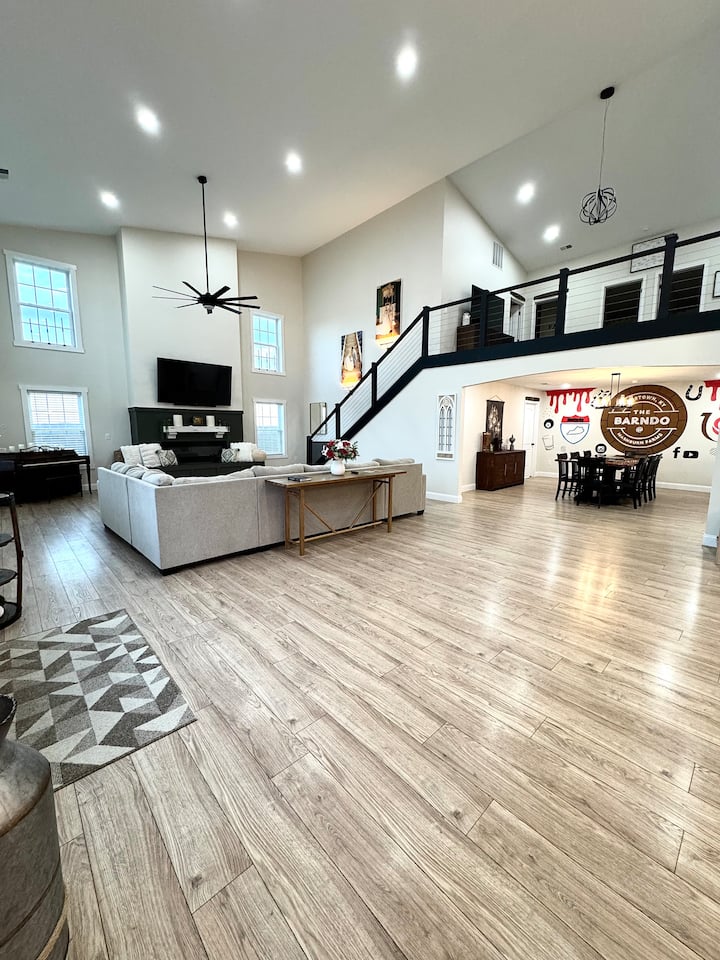 The Barndo At Mf Hot Tub* Bar* Game Area* 360 View - Kentucky