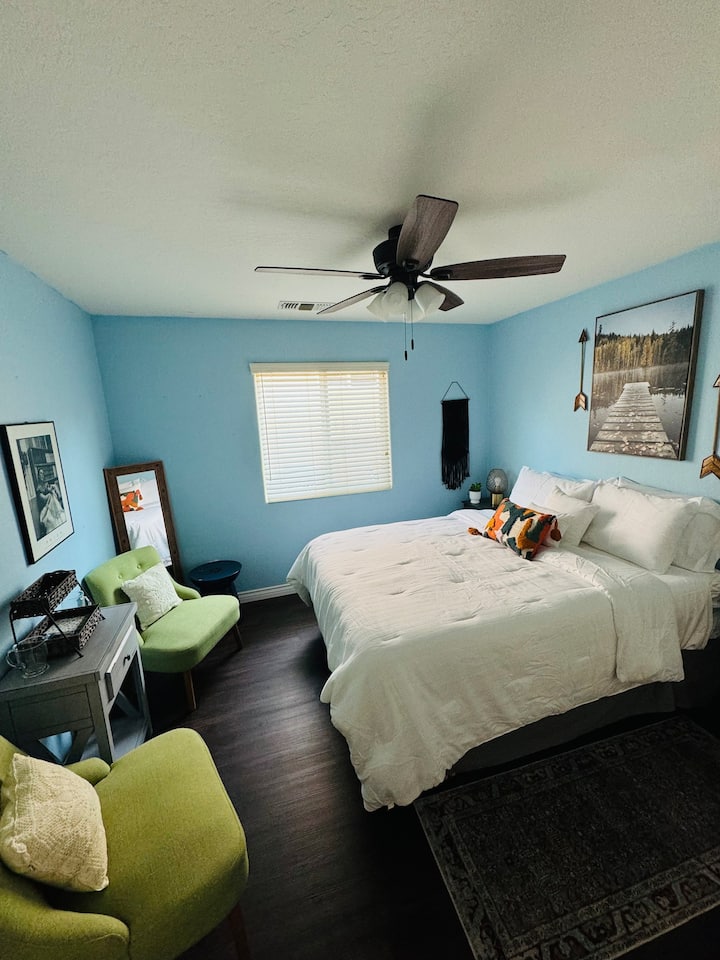 Clean Comfortable Room - Visalia, CA