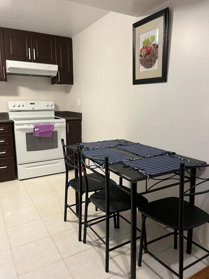 B1 Freeinternet/parking - Barrie