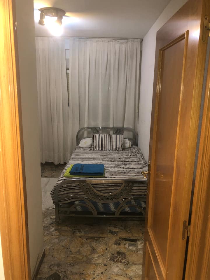 Habitación Cómoda Y Amplia - 