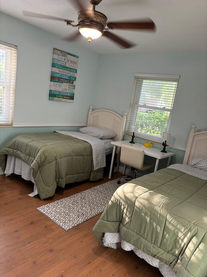 Relax And Unwind By Aurora 2 - Fort Myers, FL