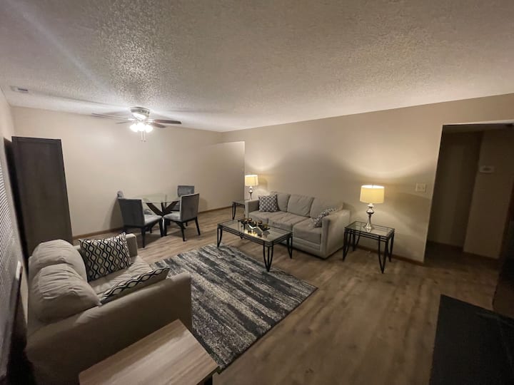 Newly Remodeled 2 Bed Apartment - Pawnee State Recreation Area, Lincoln