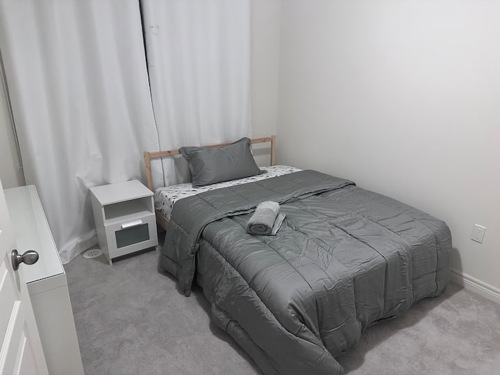 Beautiful And Spacious Private Room - Burlington
