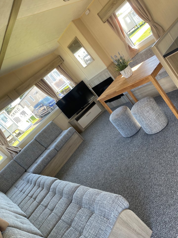 Spacious Holiday Home By The Sea - Hunstanton