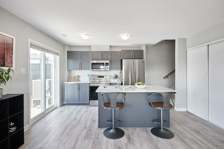 Modern & Stylish 2br Condo - 가티노