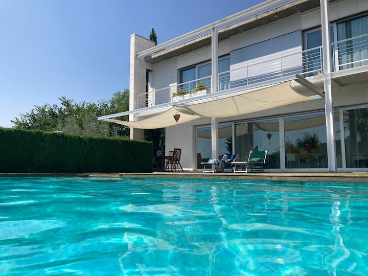 Casa Sobre La Colina. - Martorell