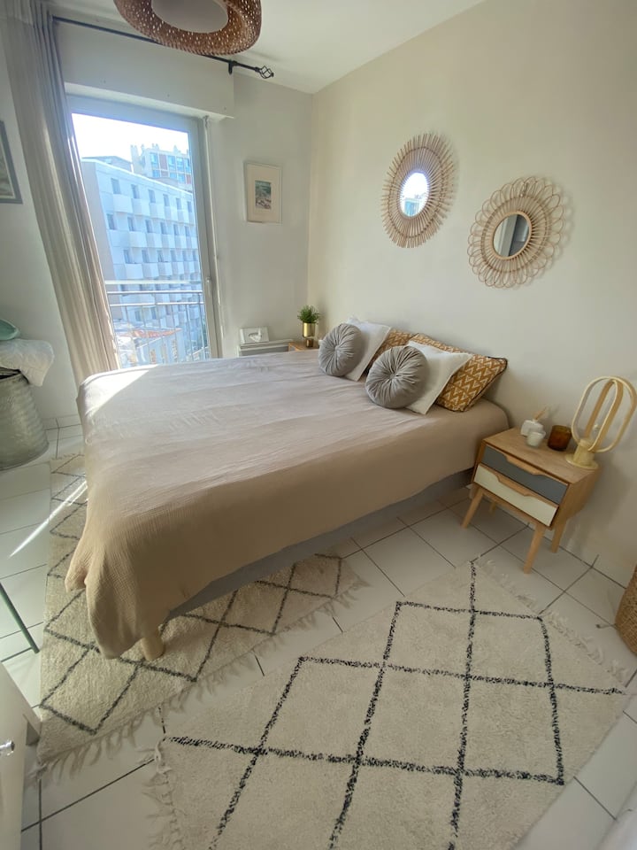 Chambre Avec Salle De Bain Et Toilettes - Marseille