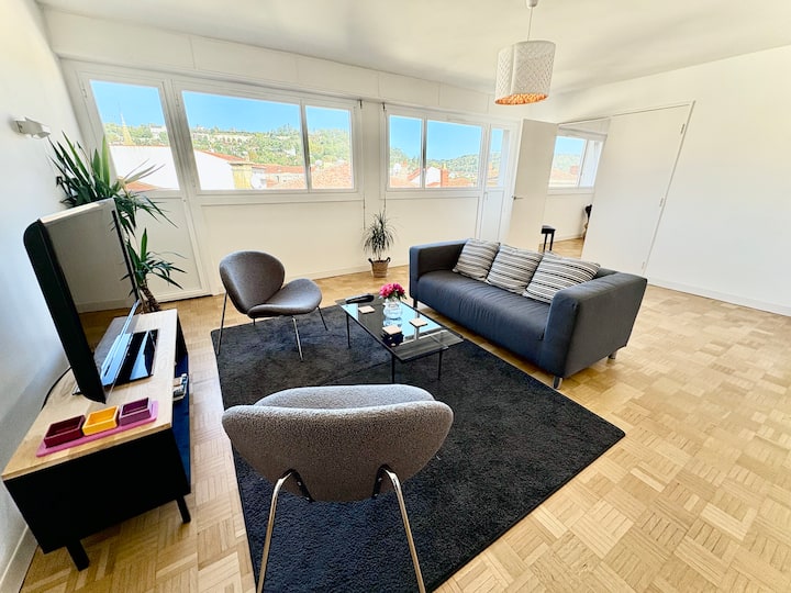 Hypercentre, 3ch Climatisées,130 M2, Parking - Agen
