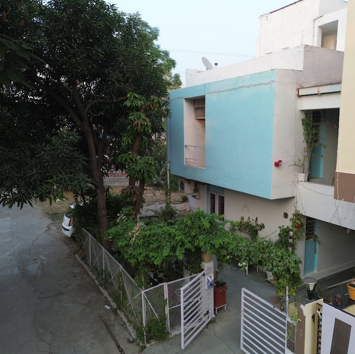 Madhuban Cozy Room Facing Garden (Max 2 Guests) - Bhopal