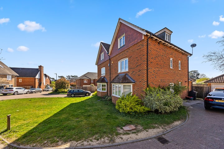 Exquisite 4 Bed With 2 En-suite - Maidstone