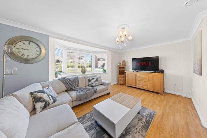 Exquisite 4 Bed With 2 En-suite - Maidstone