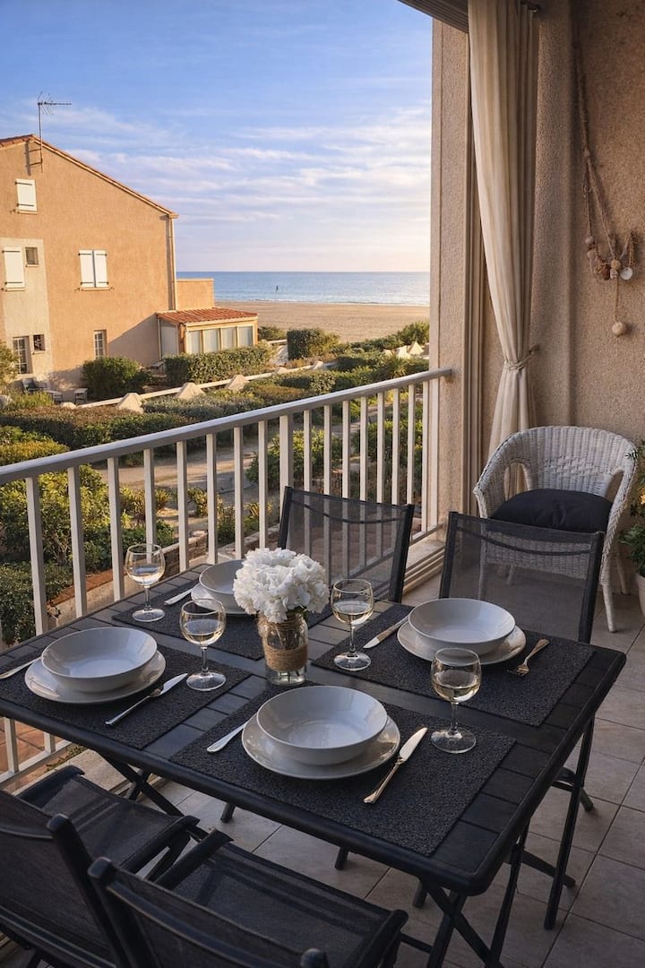 Les Pieds Dans Le Sable - Gruissan