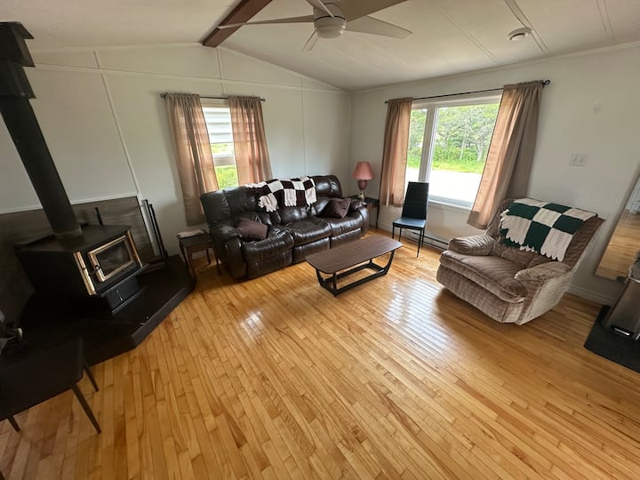 The Maritime Hub - Secluded 3br Minihome - Amherst