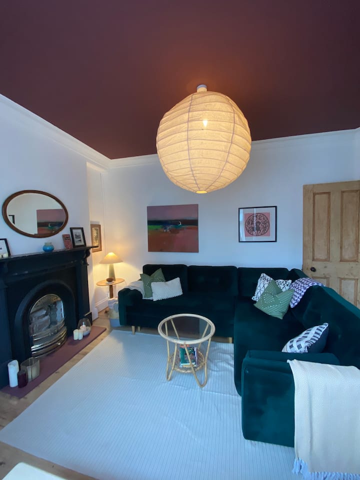 • Gorgeous Seaside Pad • 3 Bed And Parking • - Ilfracombe