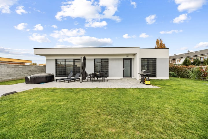 Klimatizovaný Apartmánový Dom S Vírivkou, 9b - Bratislava