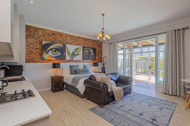 Superior Spacious Air-conditioned King Suite - Langebaan