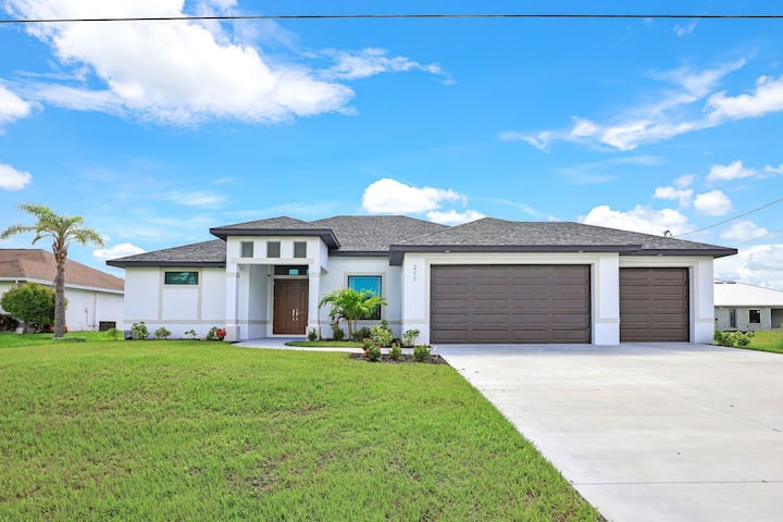 New Home In Quiet Neighborhood, New Pool. - Cape Coral, FL