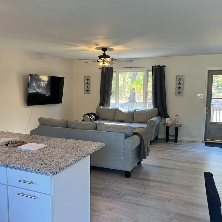 Lake Access Home & 1 Acre Yard With Golf Cart! - Lake Anna, VA