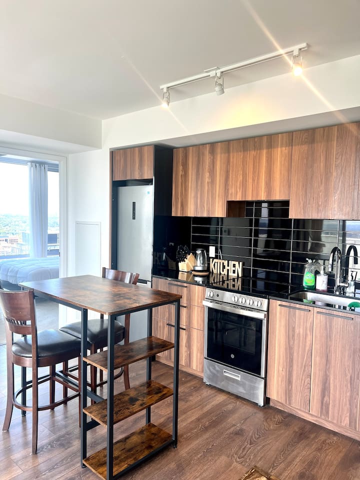 2bdrm Unit W/ Break Taking Views - Toronto